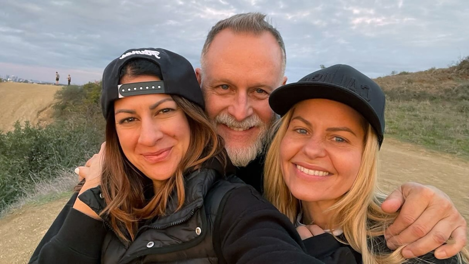 Dave Coulier confirms he is cancer-free, 'Full House' co-stars celebrate - ABC News