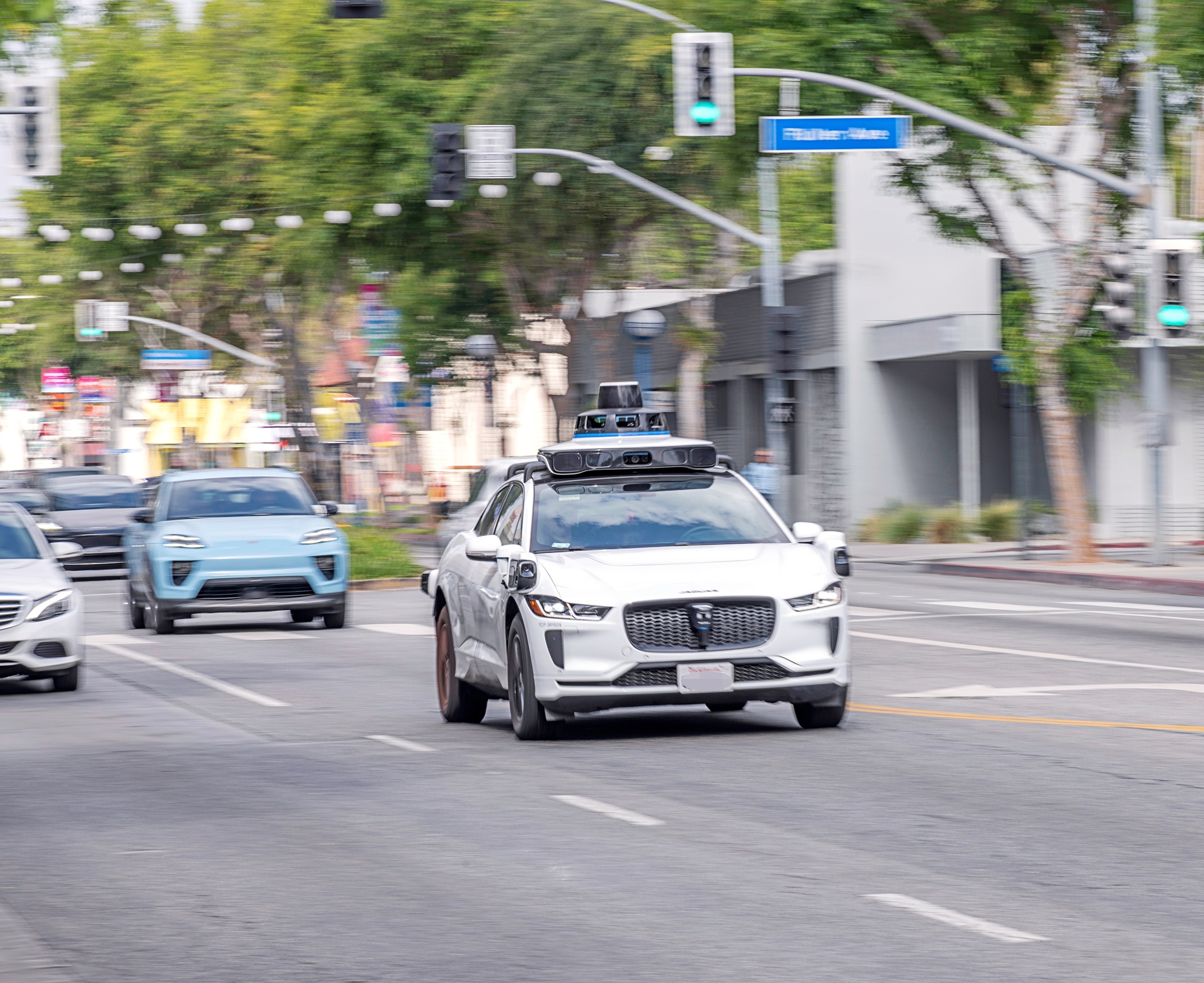 Waymo driverless taxi takes passenger into apparent police standoff - ABC News