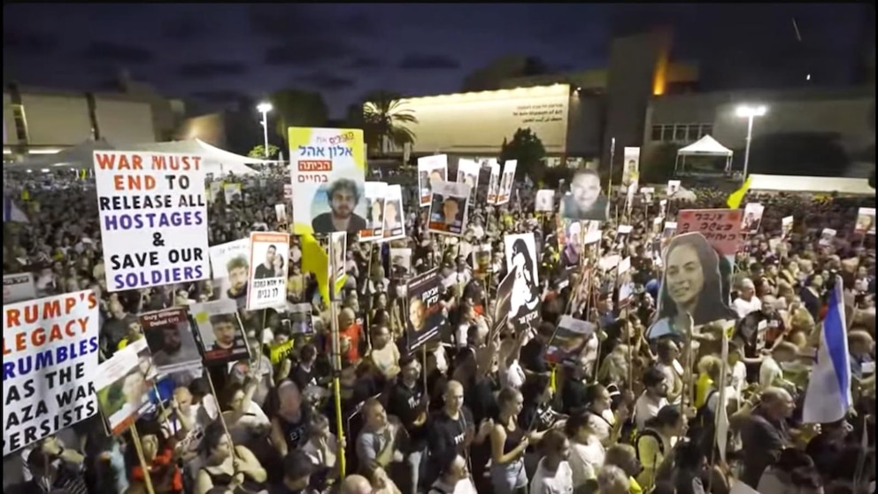 Video Hostage families desperate for a deal attend massive Tel Aviv ...
