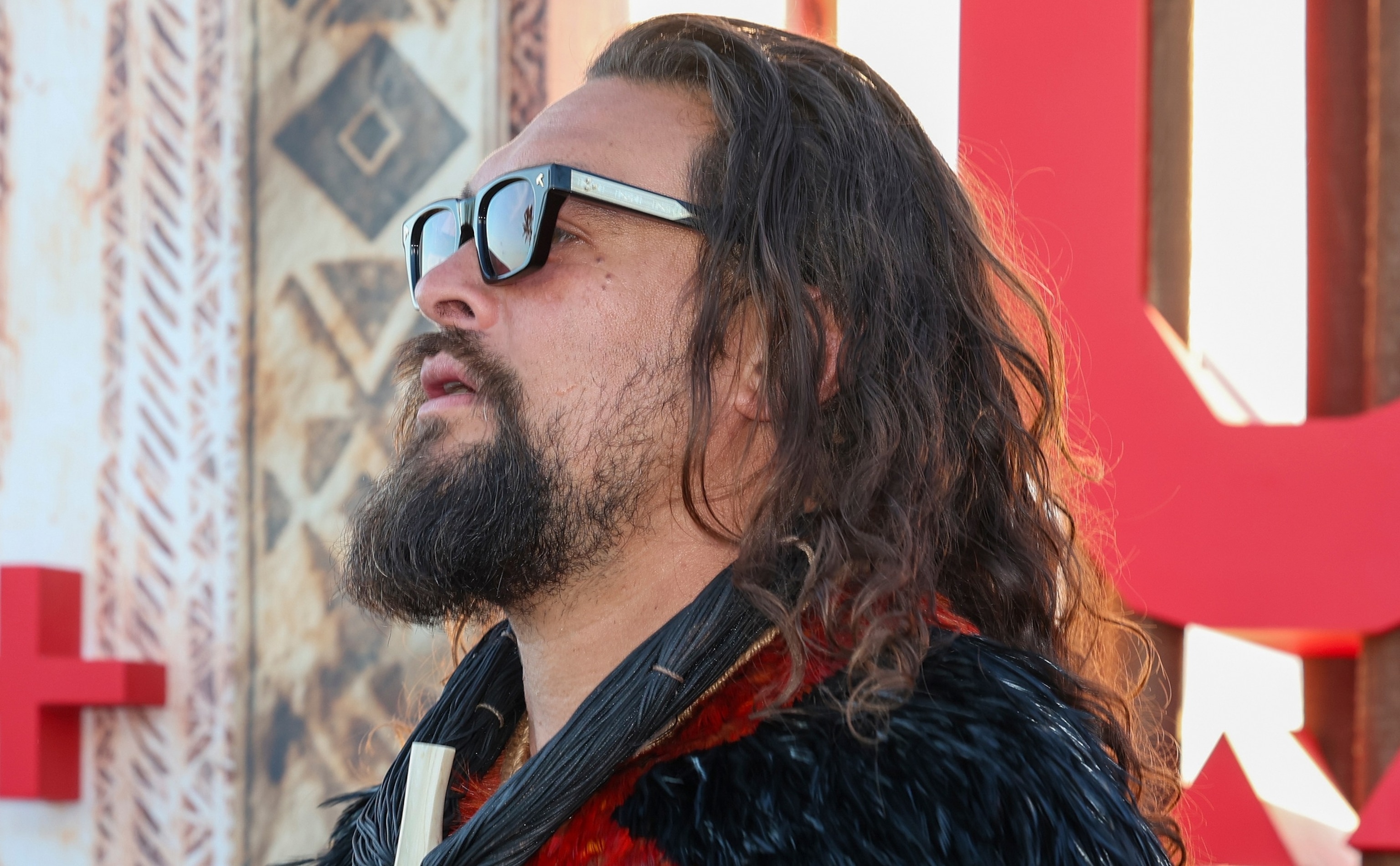 Jason Momoa debuts a new look without his beard - ABC News