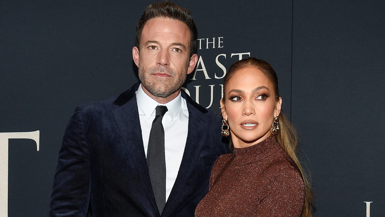 Jennifer Lopez Hus 2024 Jennifer Lopez Holds Matt Damon's Hand Amid