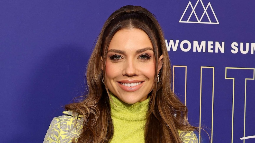 'Dancing with the Stars' pro Jenna Johnson shares photo with newborn ...