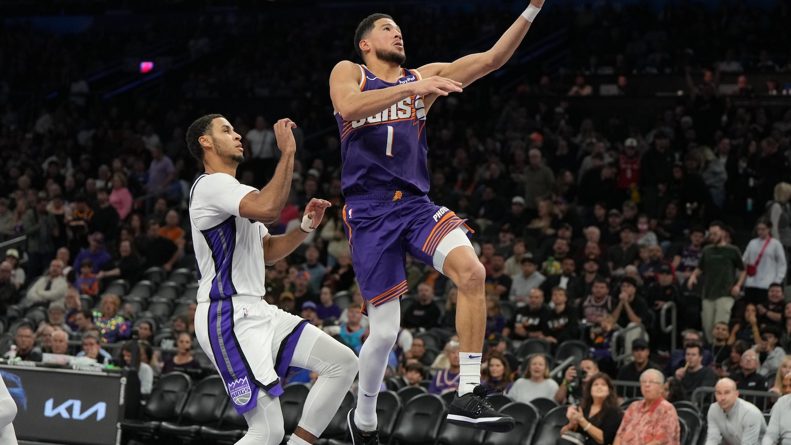 Booker scores 20 in 1st quarter, finishes with 33 as Suns rout Kings ...