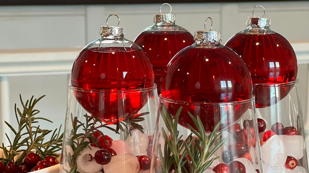 Festive DIY ornament drink that's perfect for holiday parties - Good ...