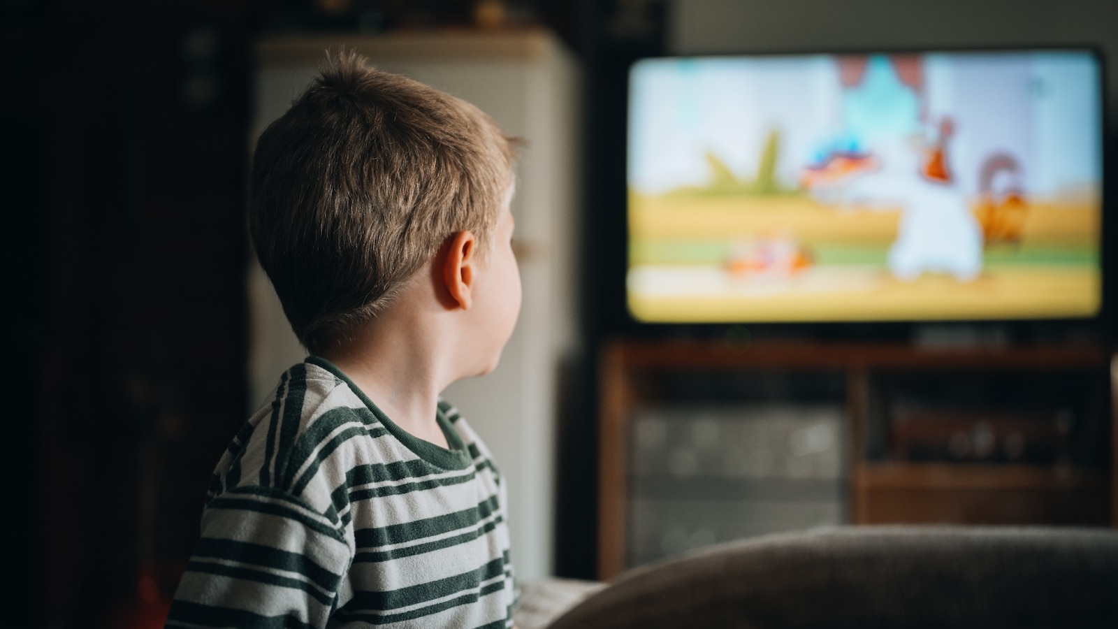 Screen time for kids under 2 linked to sensory differences in ...