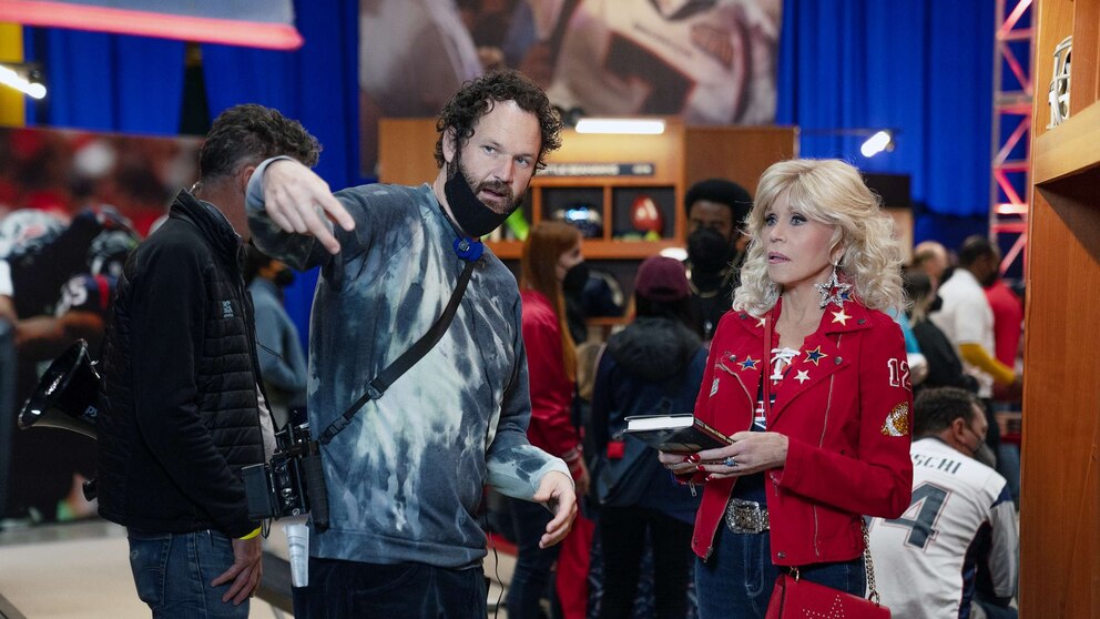 '80 for Brady' director talks Super Bowl, why film's gay kiss was cut ...