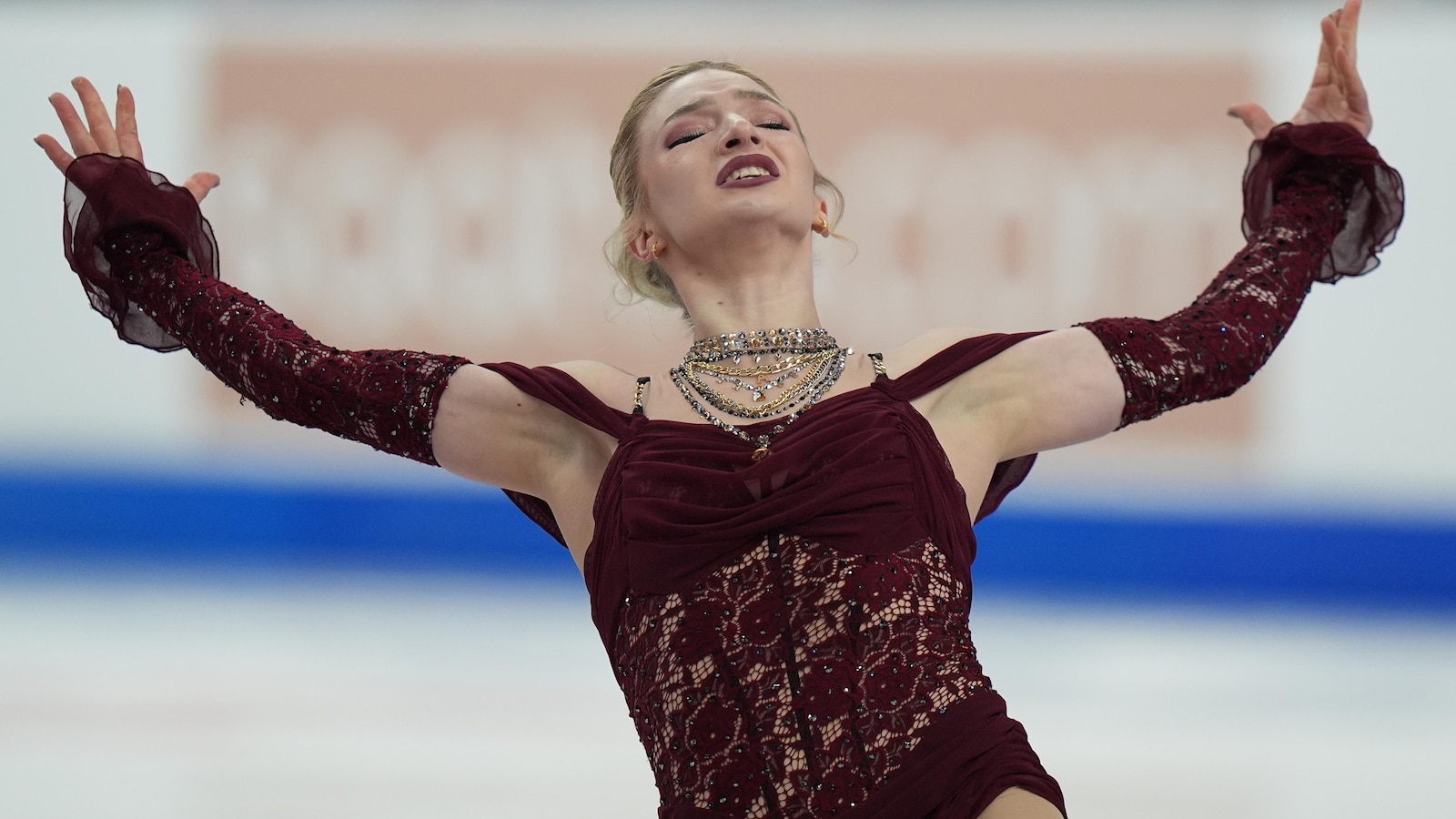 Amber Glenn sets record at U.S. Figure Skating Championships, leads ...