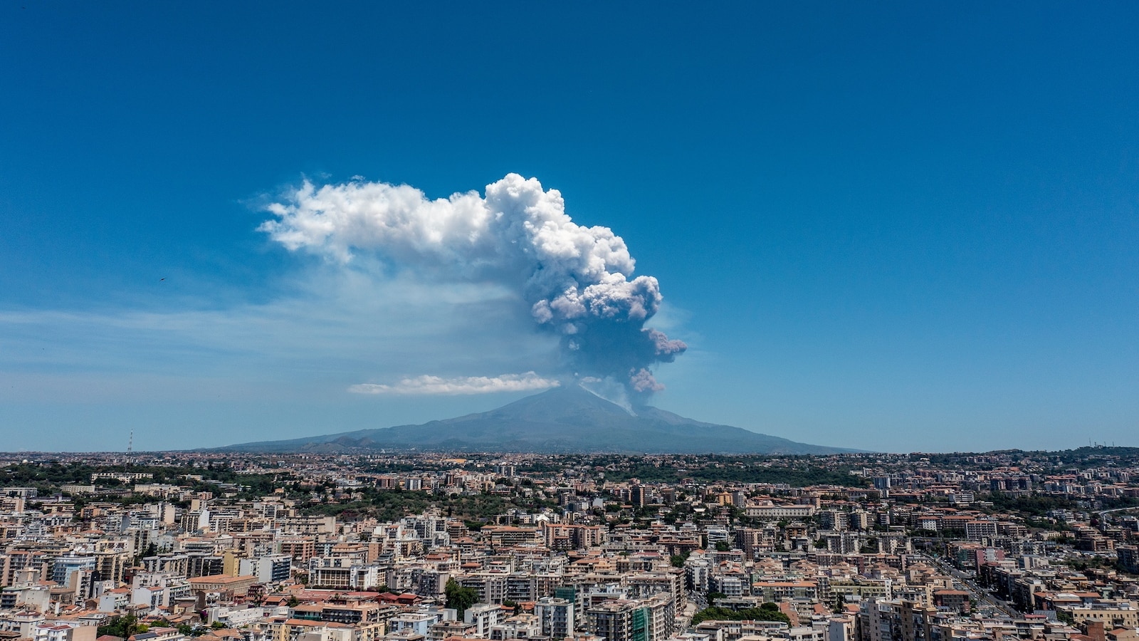 Scientists discover new way to detect volcanic eruptions at Mount Etna ...