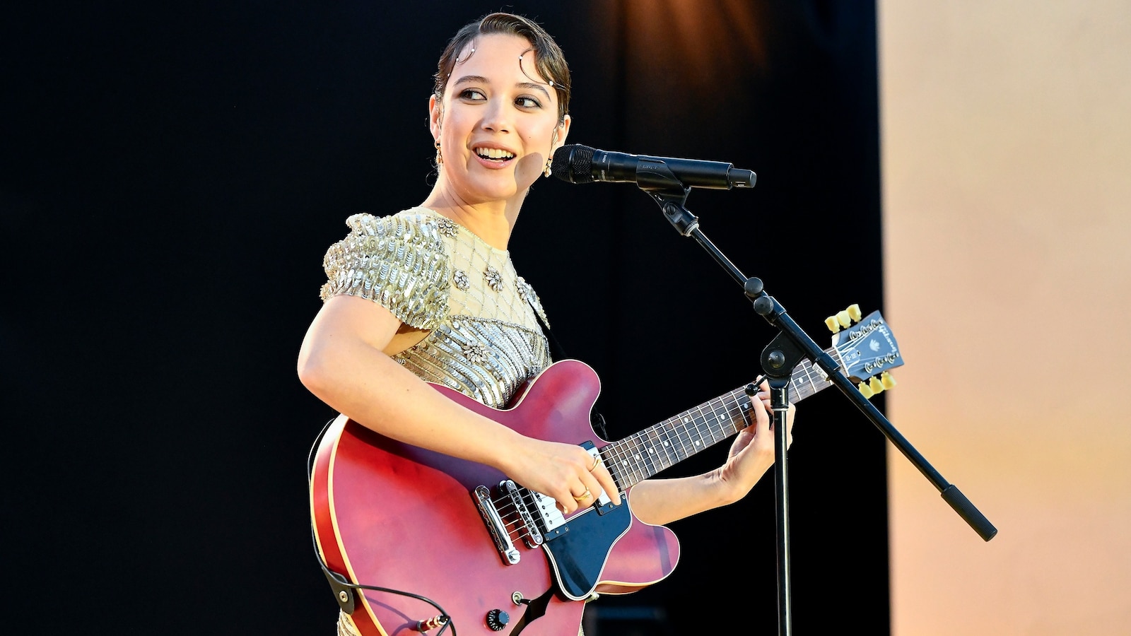 Laufey announces A Matter of Time Tour across North America with Suki ...