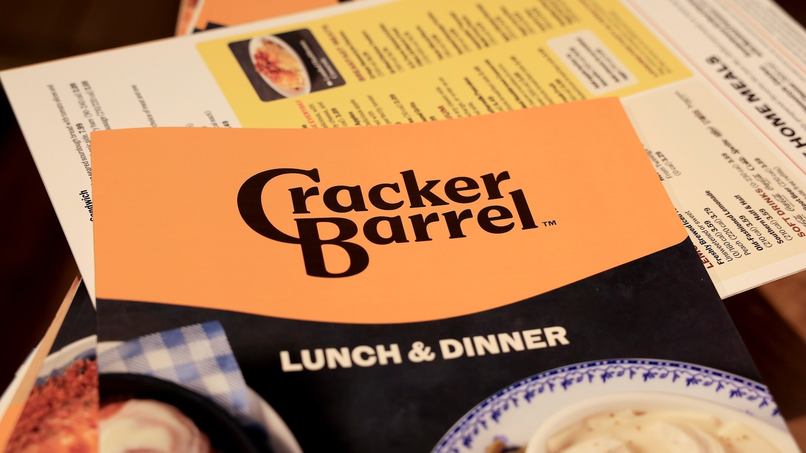 Cracker Barrel responds to backlash over new logo, restaurant redesign - ABC News