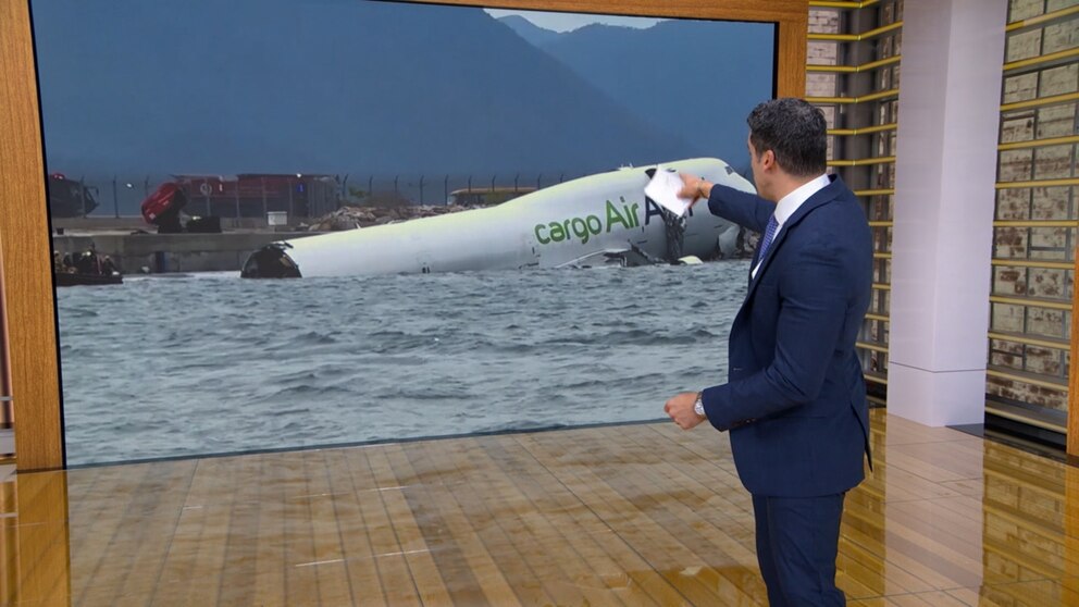 Video Cargo plane skids off runway in Hong Kong - ABC News