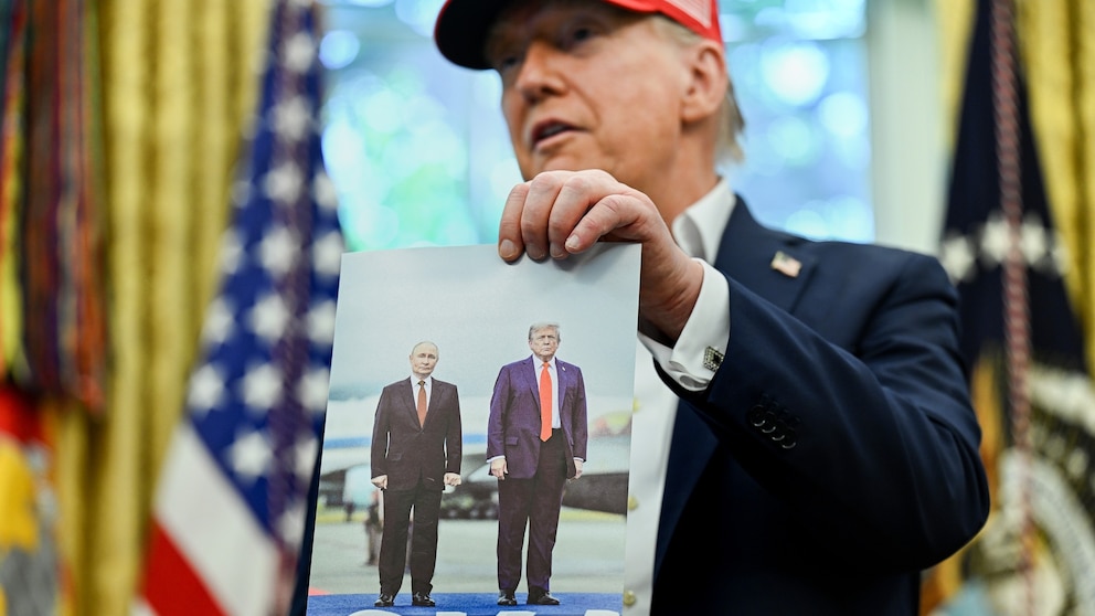 Trump shows off photograph Putin sent him of their Alaska summit - Good ...
