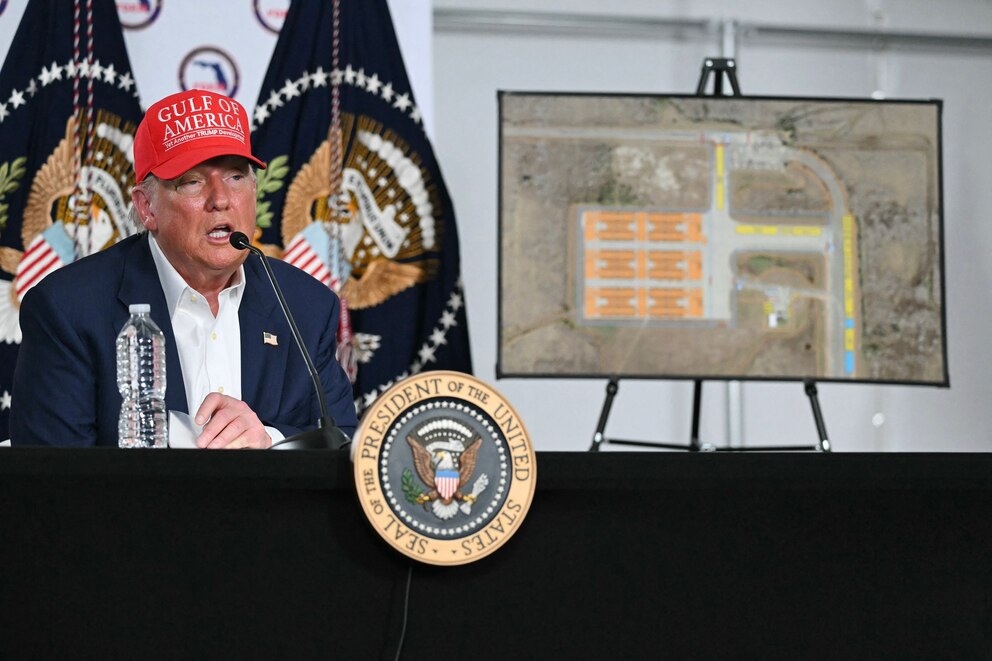 Trump again brings up the idea of deporting US citizens for crimes ...
