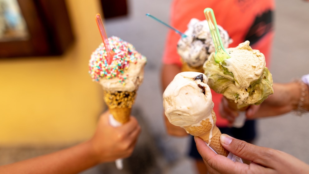 Here's the scoop for freebies and discounts on frozen treats this ...