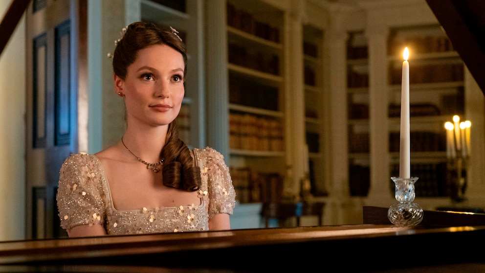 'Bridgerton' author Julia Quinn responds to fans who are upset at ...