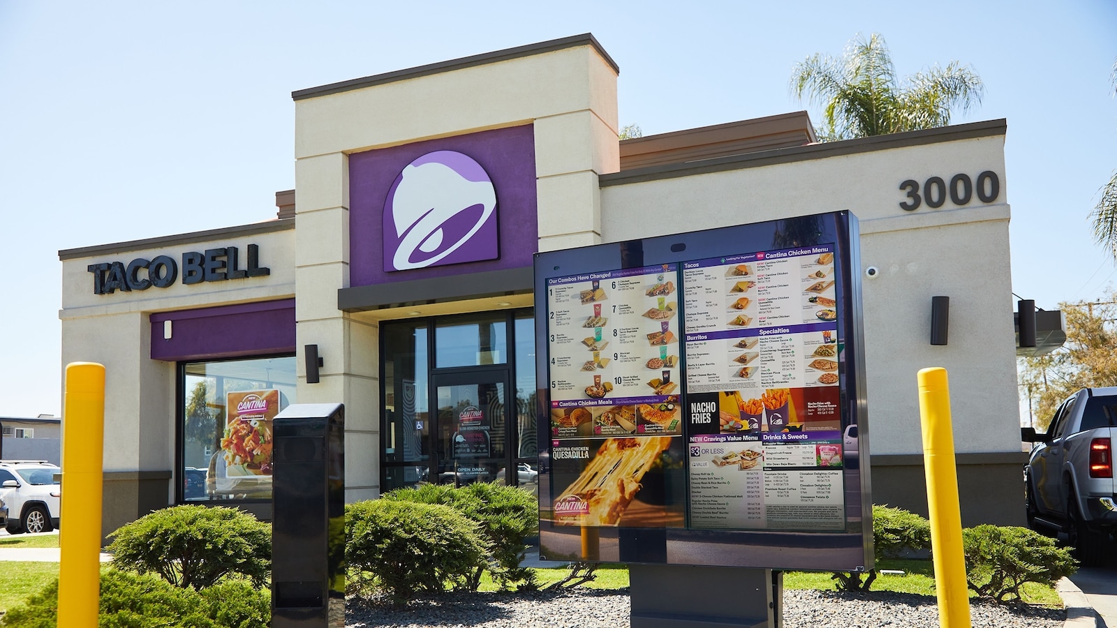 Taco Bell customers will soon order through voice AI at drive-thrus ...