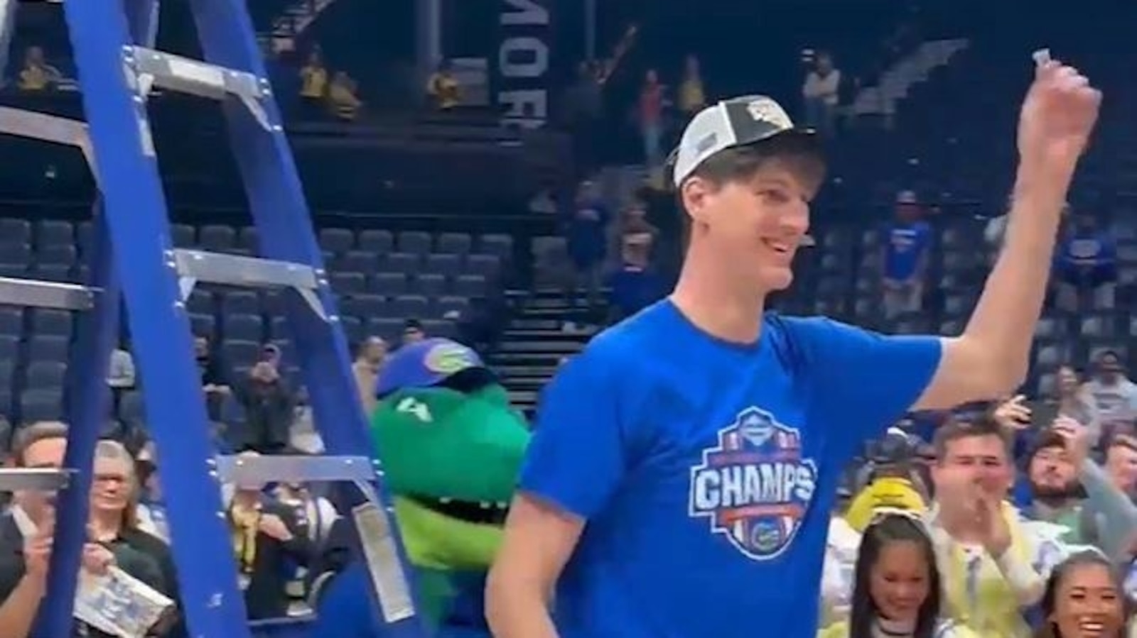 Florida's 7-foot-9-inch player Olivier Rioux doesn't need ladder to cut ...