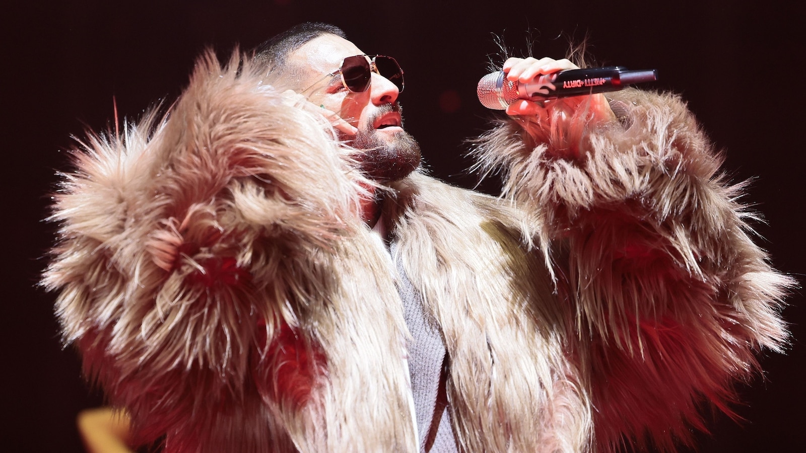 Singer Maluma stops concert to scold fan who brought baby to show ...