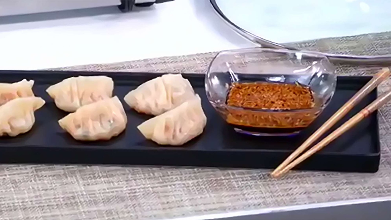 Esther Choi shares recipe for Korean dumplings - ABC News