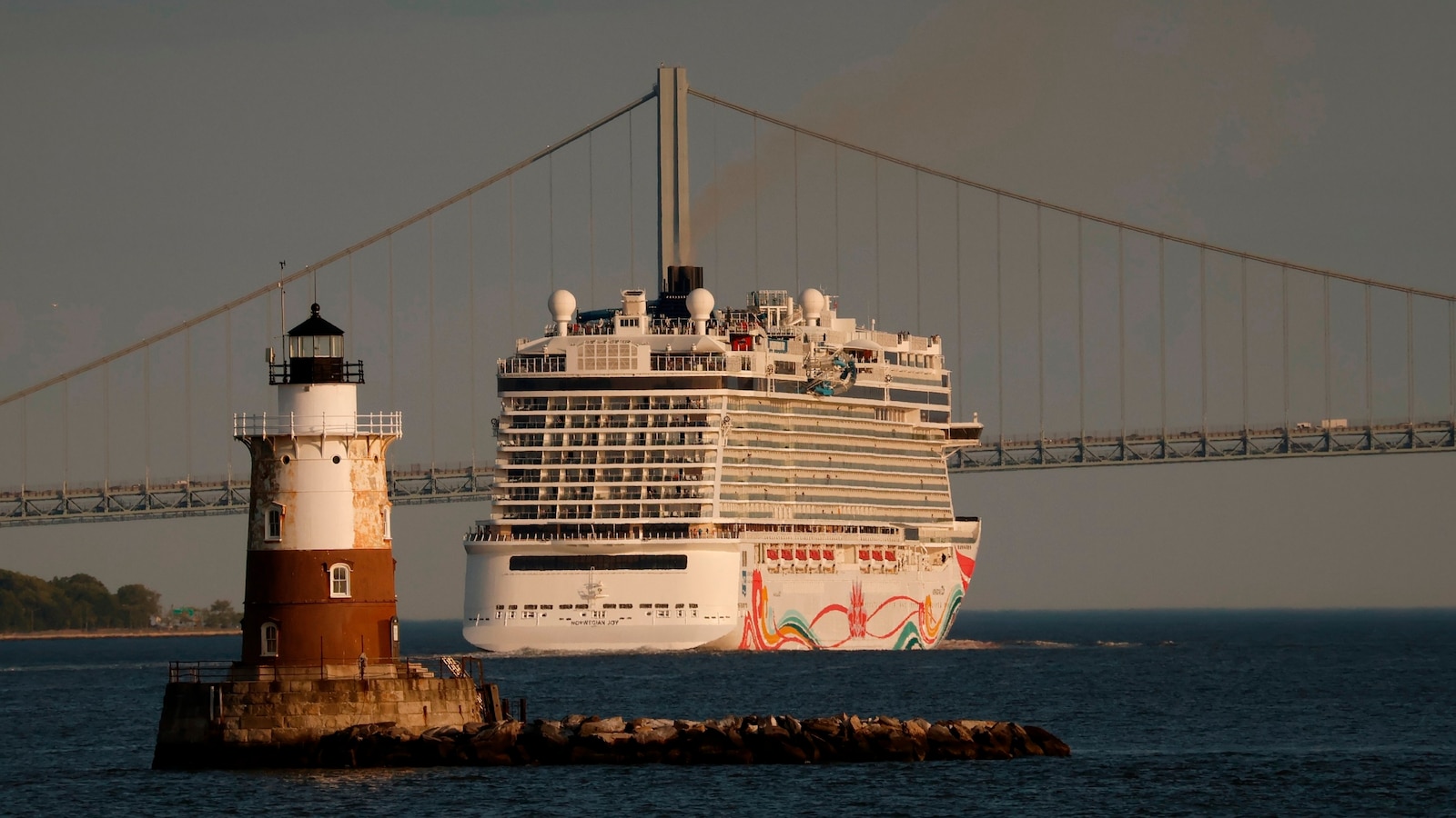 Cruise ship employee charged after allegedly stabbing 3 people with ...