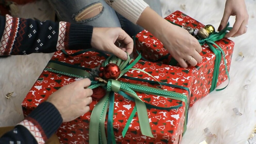 Video Tips and tricks to level up your holiday gifts - ABC News