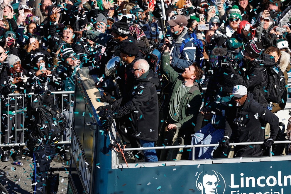 Eagles' Super Bowl parade takes over Philadelphia - Good Morning America
