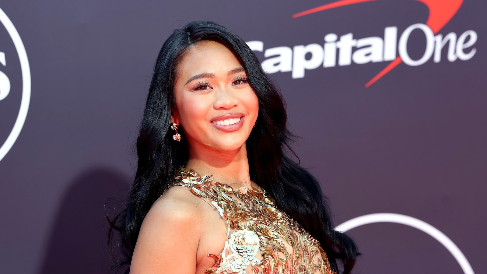 Olympic gymnast Suni Lee brings doctor as her date to 2025 ESPYS - ABC News
