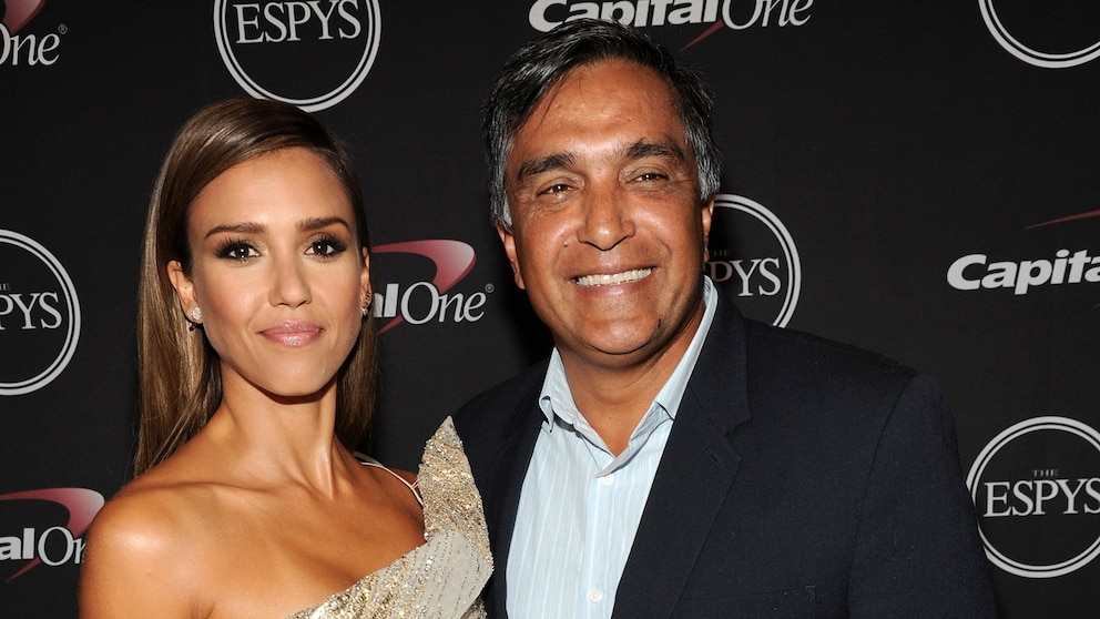 Jessica Alba reveals she bought late grandfather's home for her parents ...