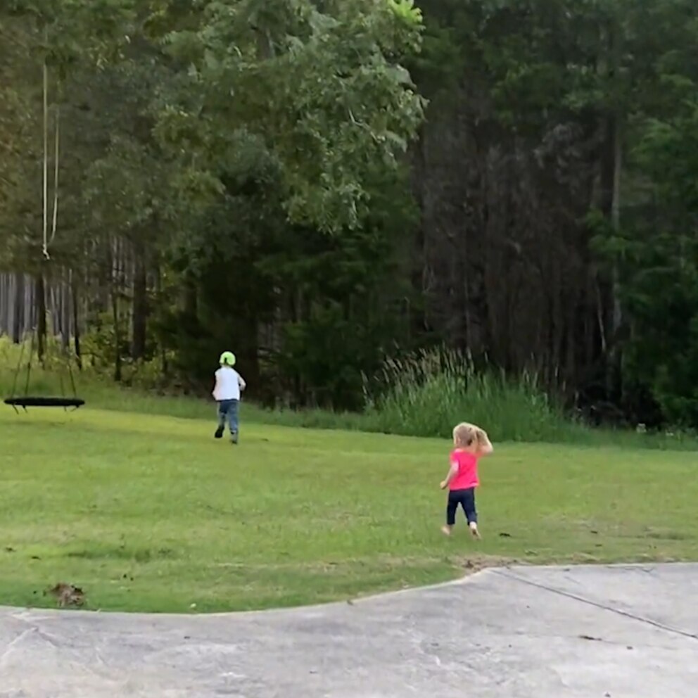 Video Kids run across lawn to welcome dad home from work - ABC News
