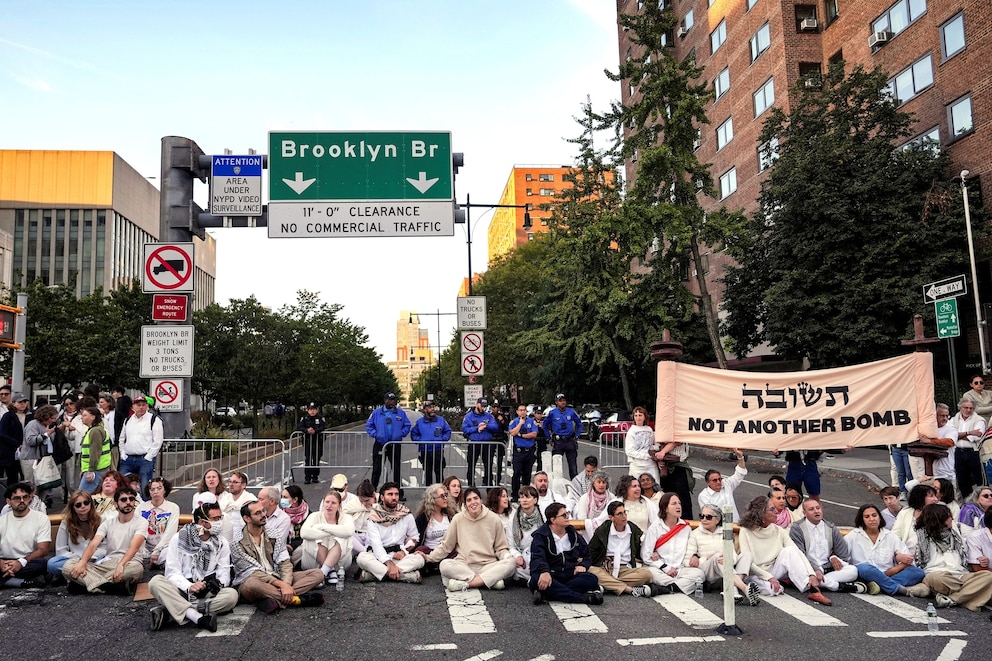 Nearly 60 protesters arrested on Yom Kippur after shutting down ...