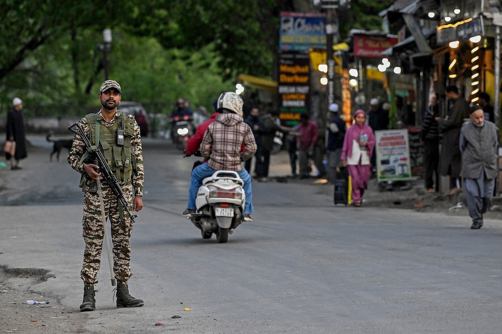 What's behind India and Pakistan's conflict over Kashmir, and why it's ...
