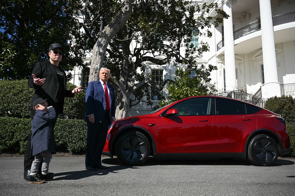Trump checks out Teslas at White House as Musk's auto company stock ...