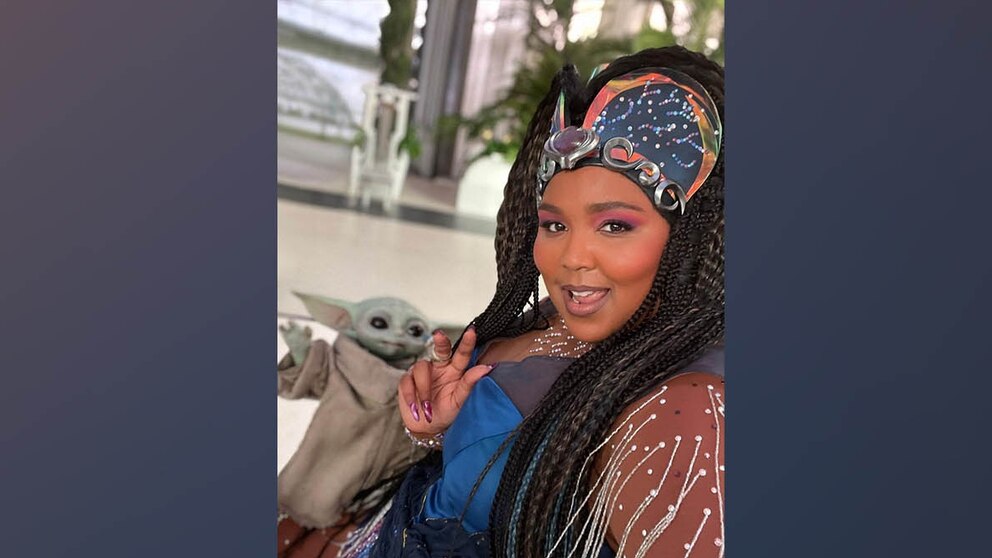 Lizzo says her late dad would be 'so proud' of her 'Mandalorian' cameo ...