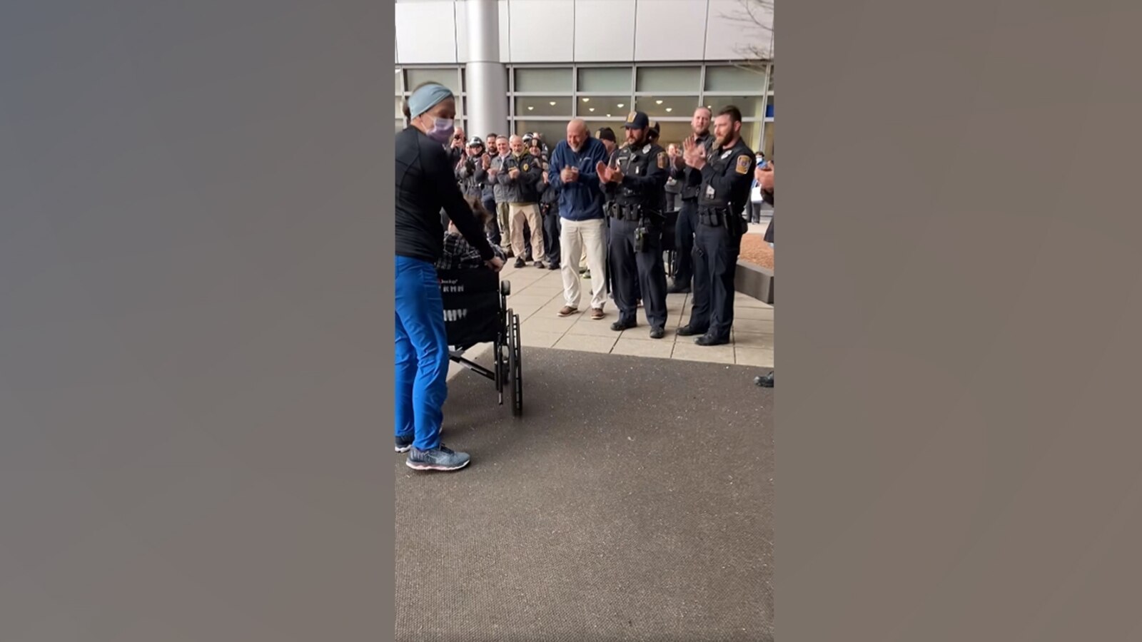 Police line up to applaud wife and newborn of slain officer during ...