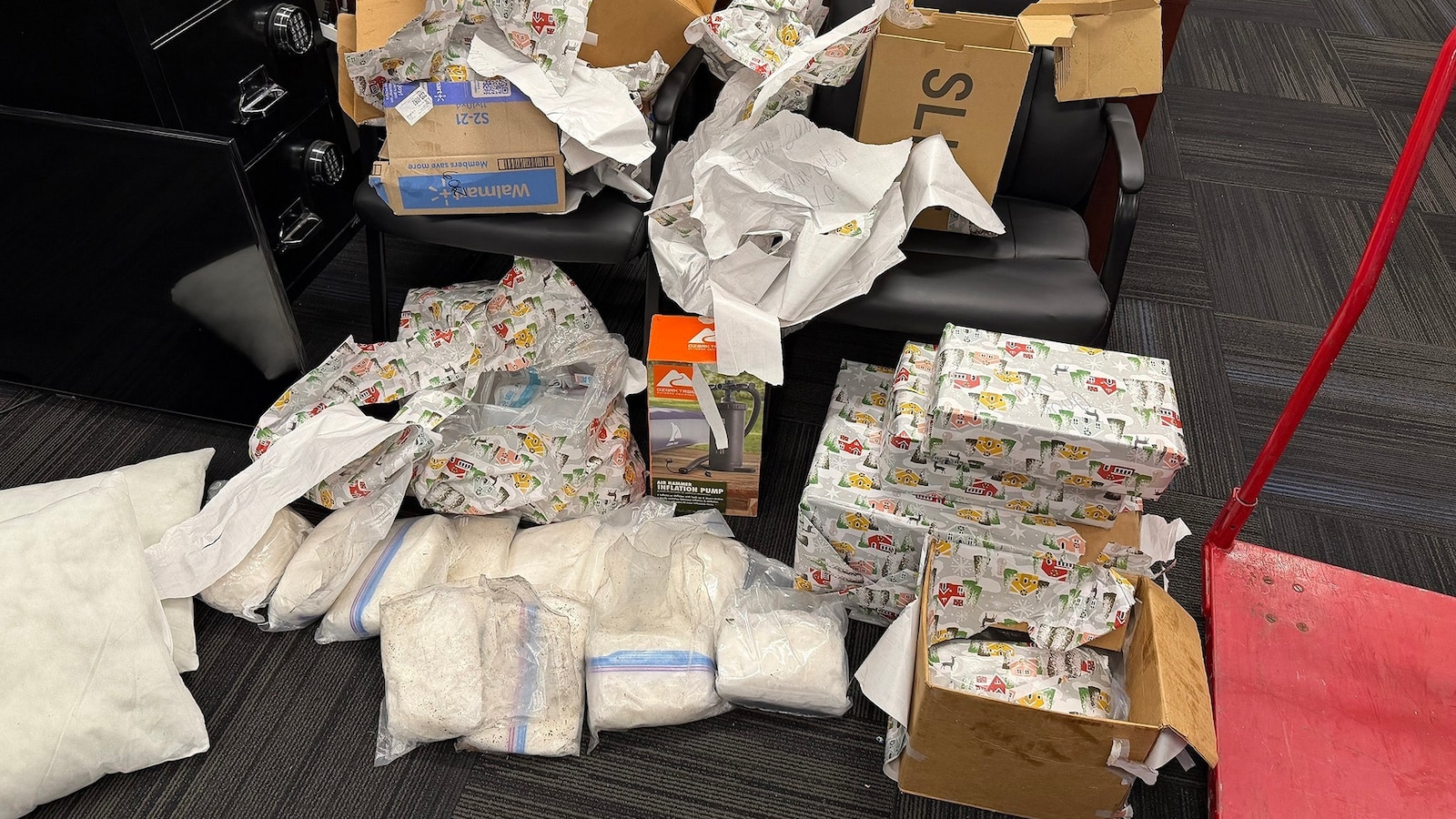 Police seize 55 pounds of meth wrapped as Christmas presents in ...