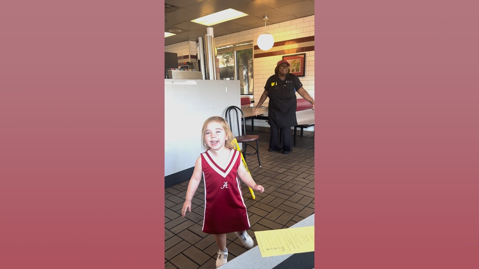 Waffle House staff join in as young girl leads 'Let It Go' sing-along ...