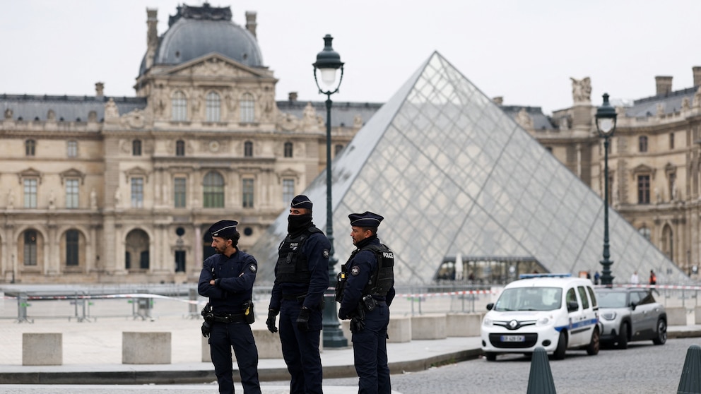 Louvre Museum heist: Jewels with 'inestimable' value stolen from ...