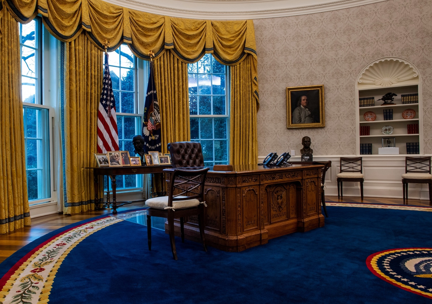 Oval Desk White House