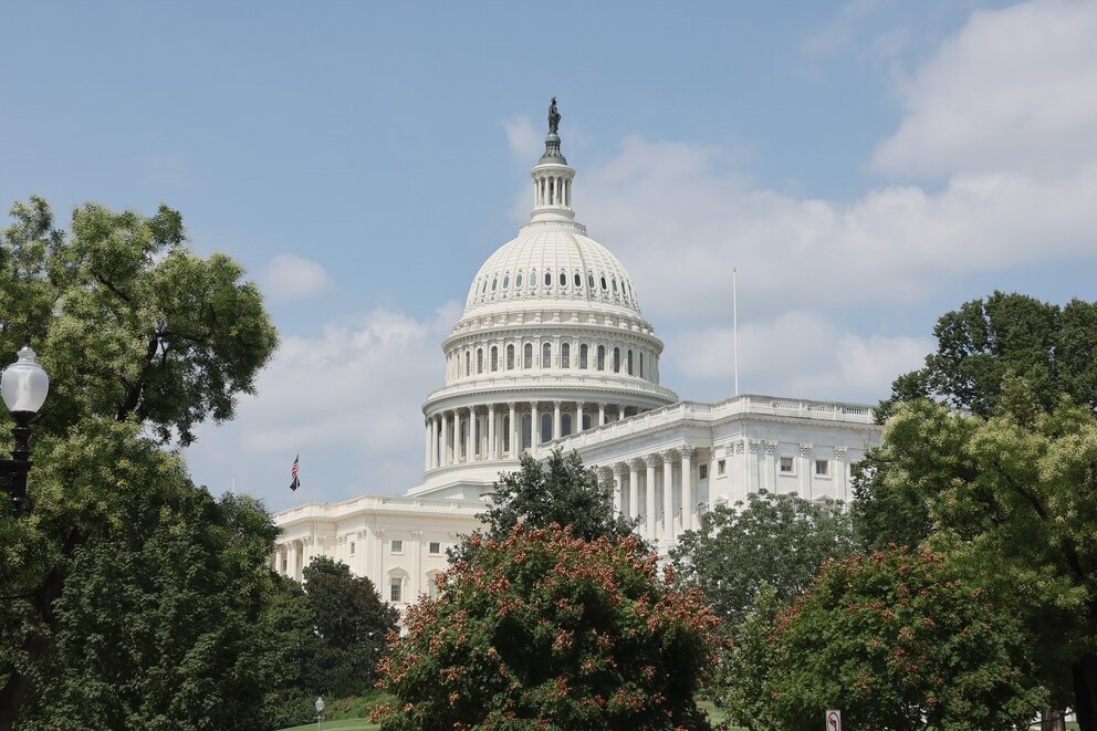 Texas Democrats escalate fight against Republican-led redistricting efforts with Pritzker ...