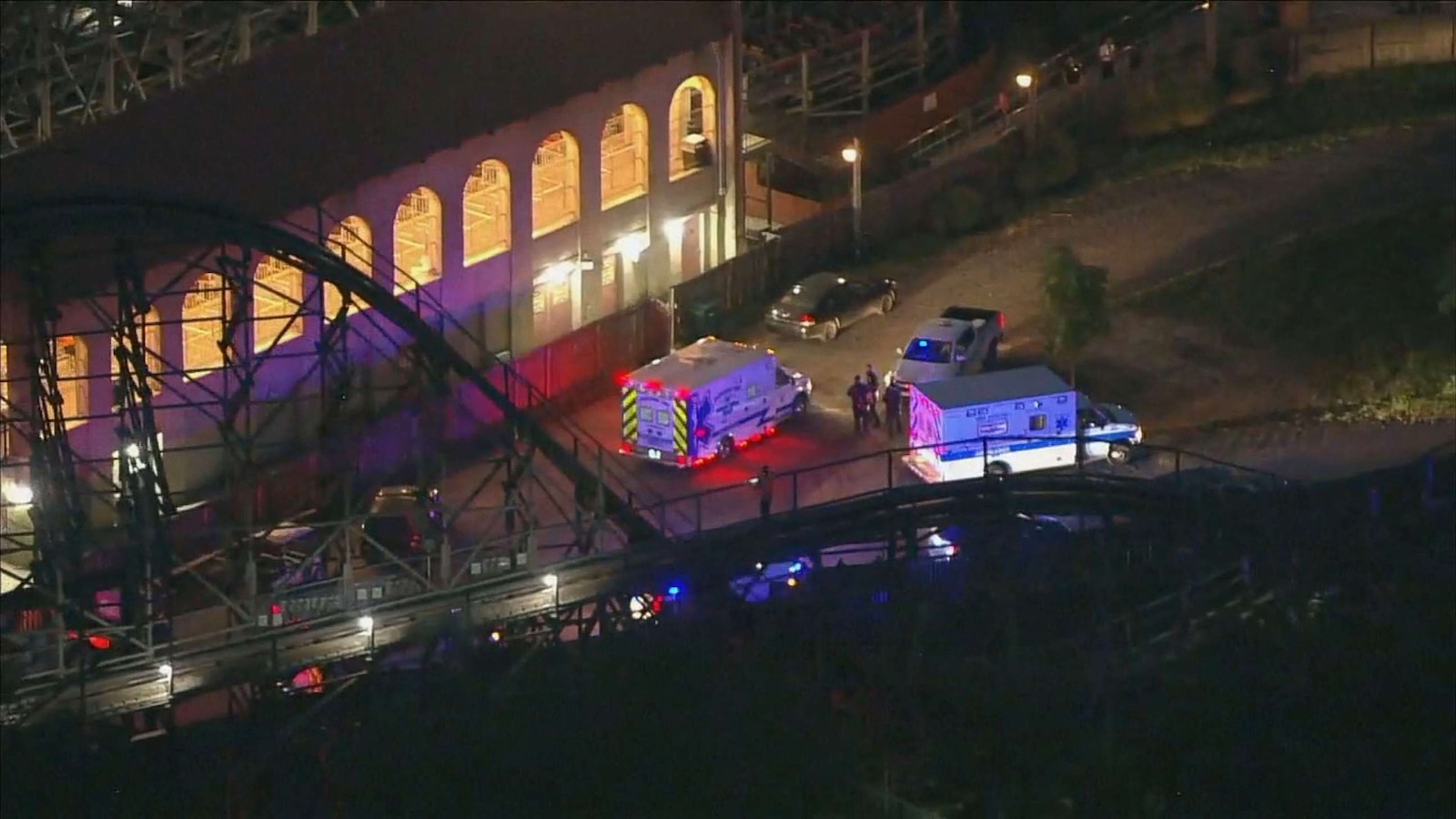 5 people sent to hospital after Six Flags roller coaster ride ...