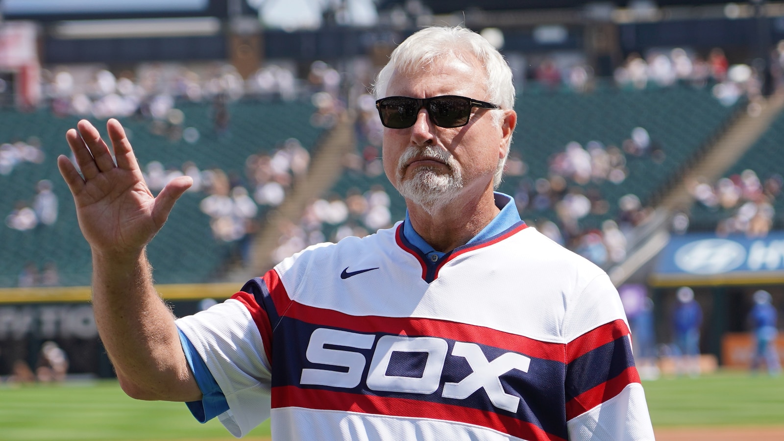 White Sox chairman Reinsdorf officiates wedding of former Rookie of ...
