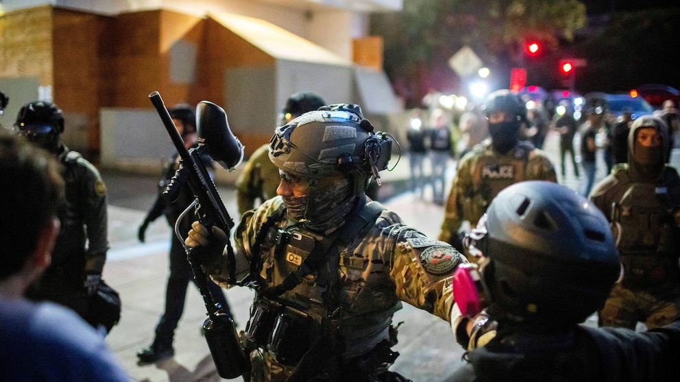 Portland police chief pushes back on White House 'war zone' narrative ...