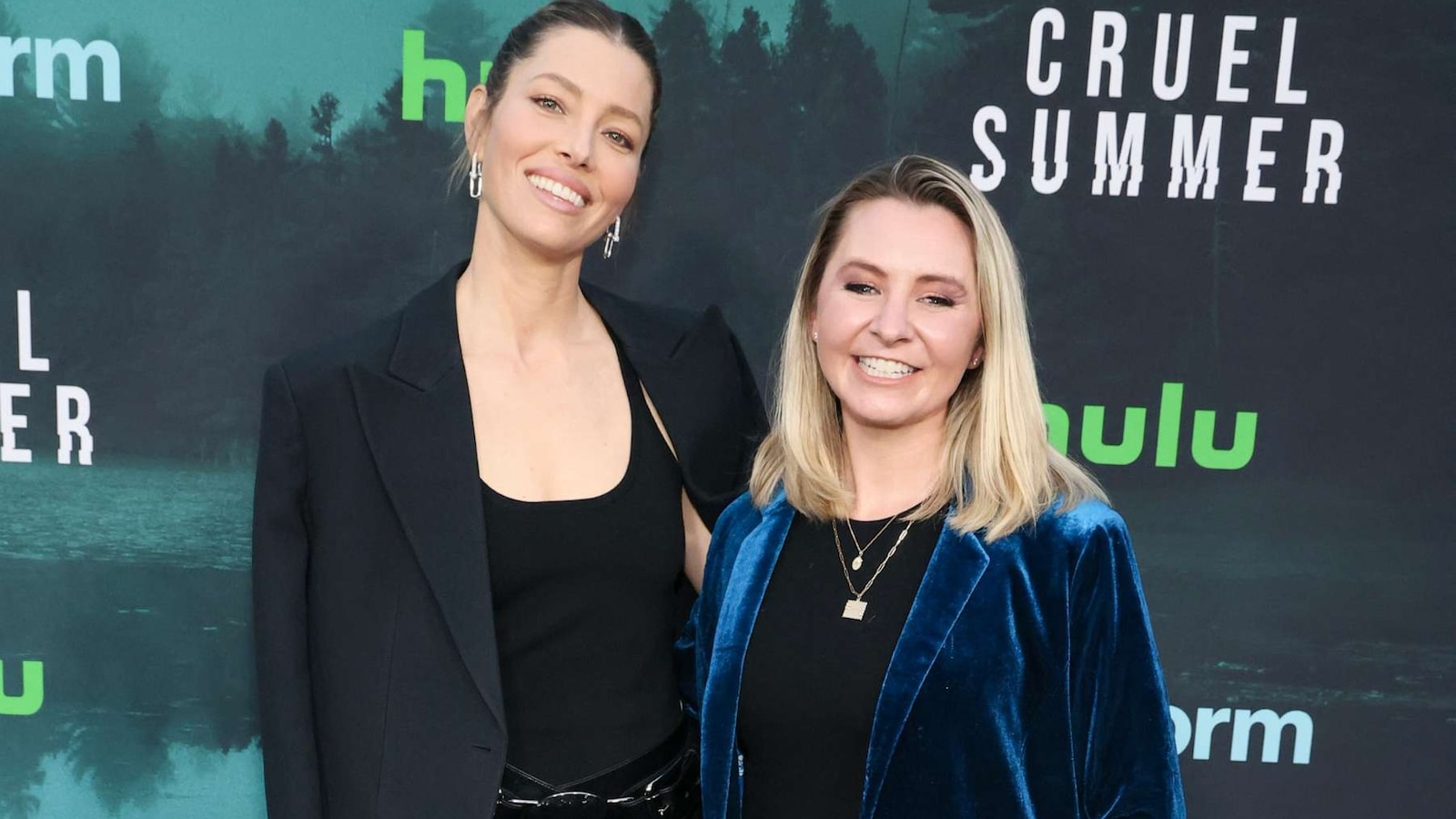 Jessica Biel, Beverley Mitchell have mini '7th Heaven' reunion: See the ...