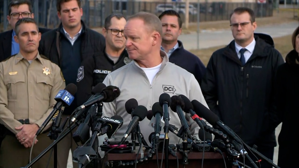 Video At least 1 student killed in Iowa school shooting - ABC News