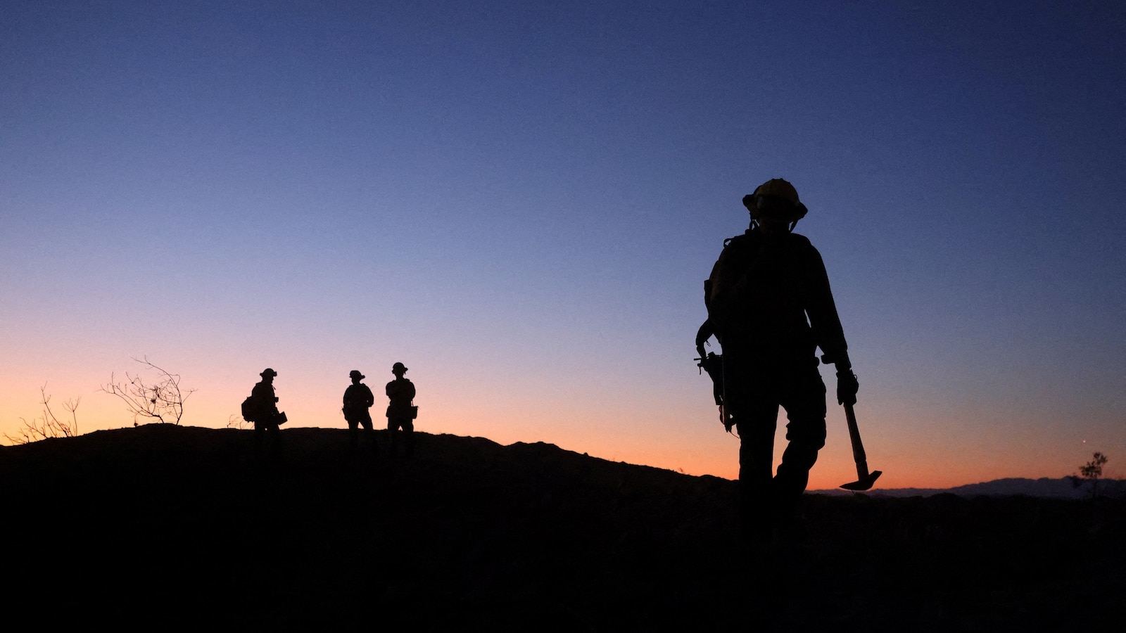 California fires weather forecast: Winds begin to relax, but forecast ...