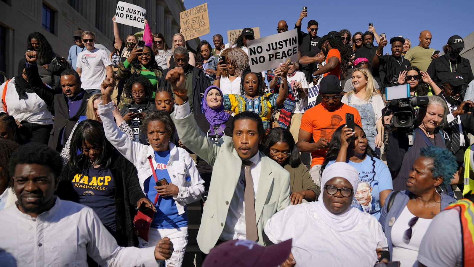 Justin Jones vote: Nashville Metro Council votes to reinstate expelled ...