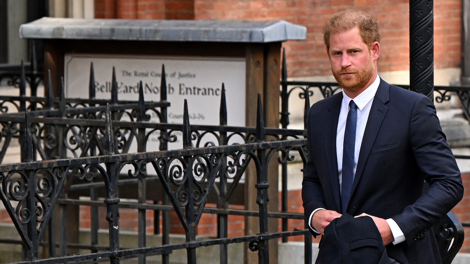 Prince Harry Wins Phone Hacking Court Case Abc News 0400