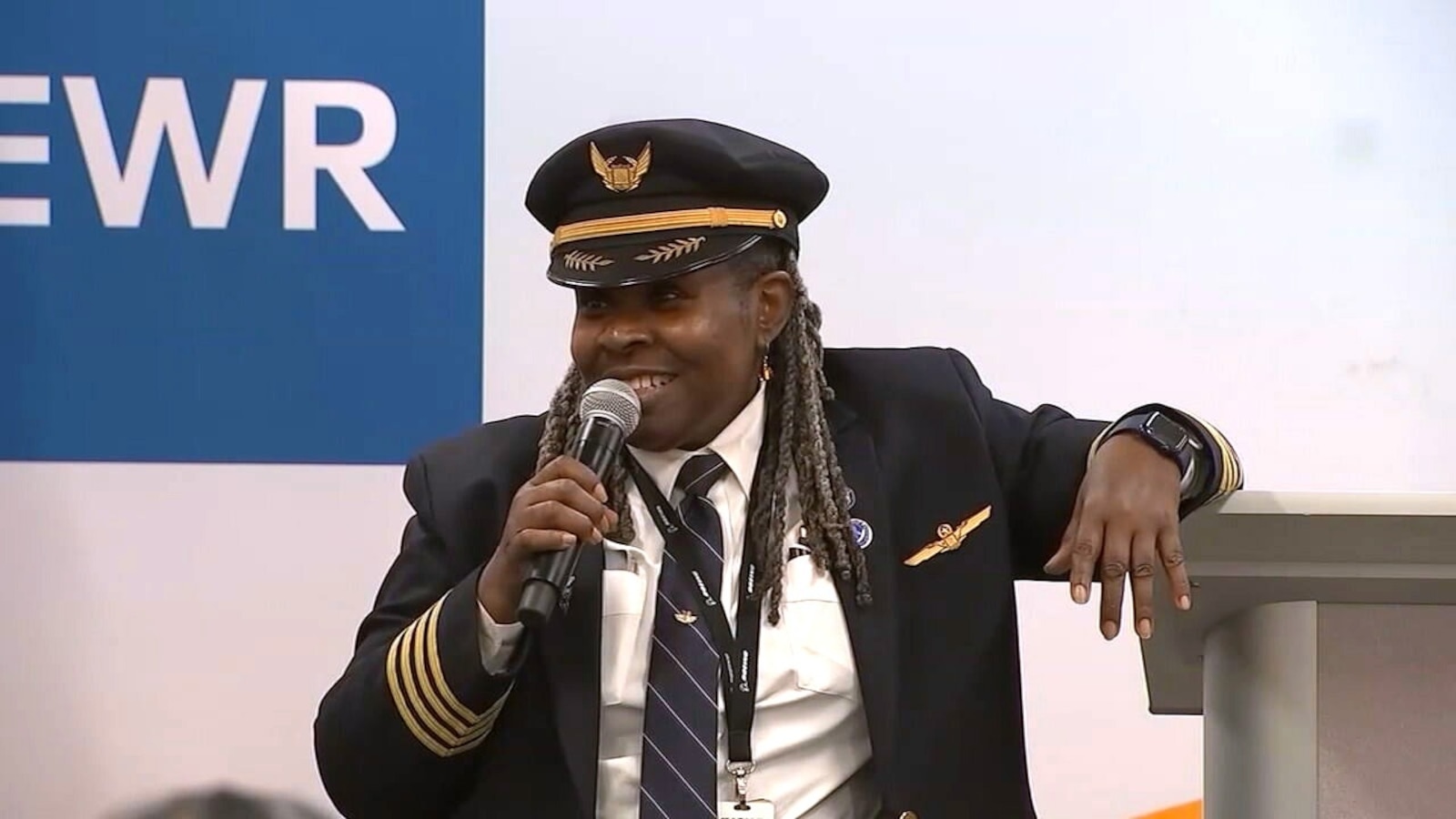 Pioneering Black female pilot for Air Force, United Airlines lands ...