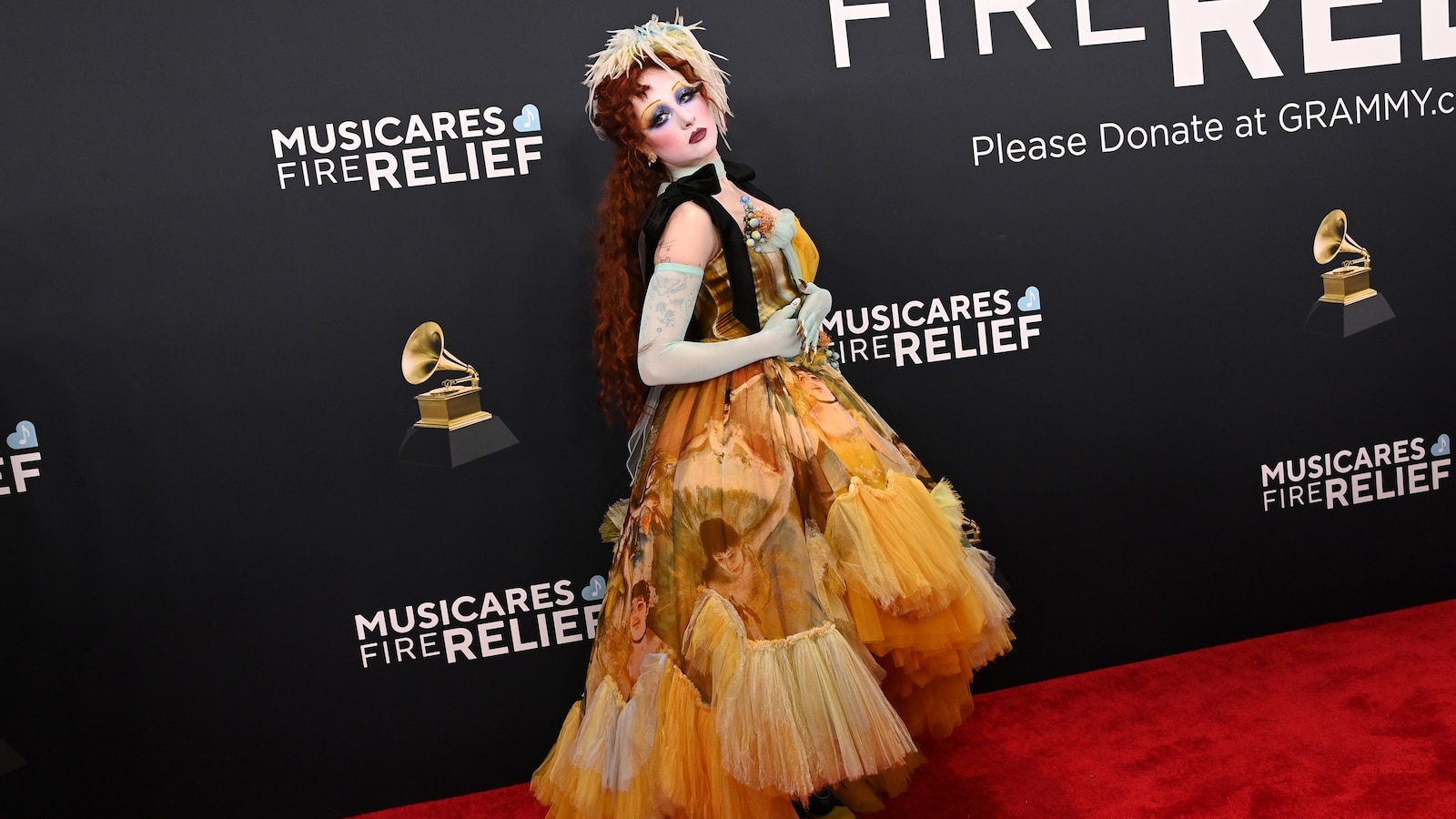 Chappell Roan stuns in vintage couture at 2025 Grammys - ABC News