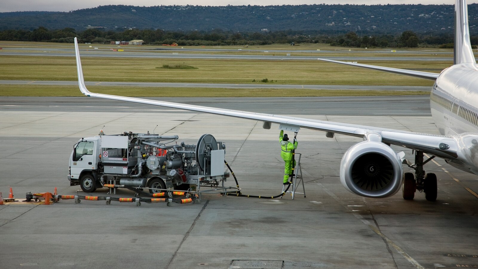 Expert suggests booking flights with points amid rising jet fuel costs ...